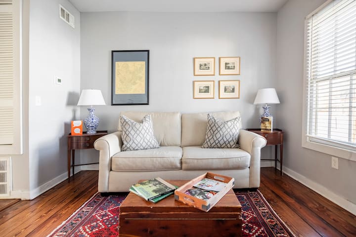 ★Historic Downtown King Bd Cottage- Parking/patio★ - Savannah, GA