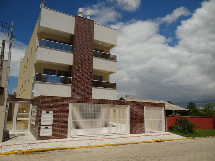 Flat Casal Churrasqueira á 200 Metros Da Praia - Bombinhas