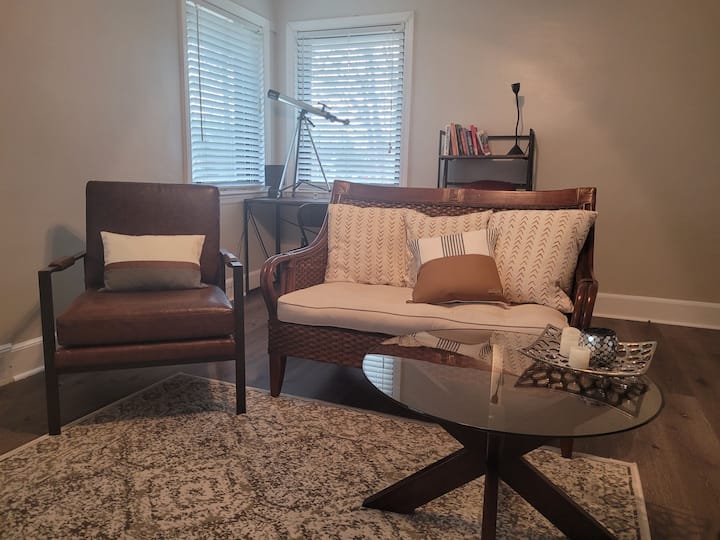 2-room Suite With Private Entrance And Bath - Greensboro, NC