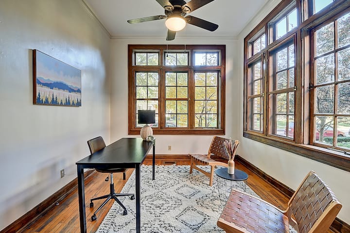 Historical, Yet Modern Old Northside Townhome! - Indiana (State)