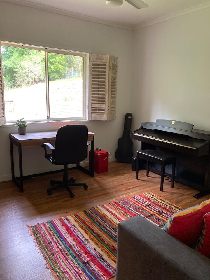 Hidden Gem - King Bed + Rainforest Backdrop + Pool - Sunshine Coast