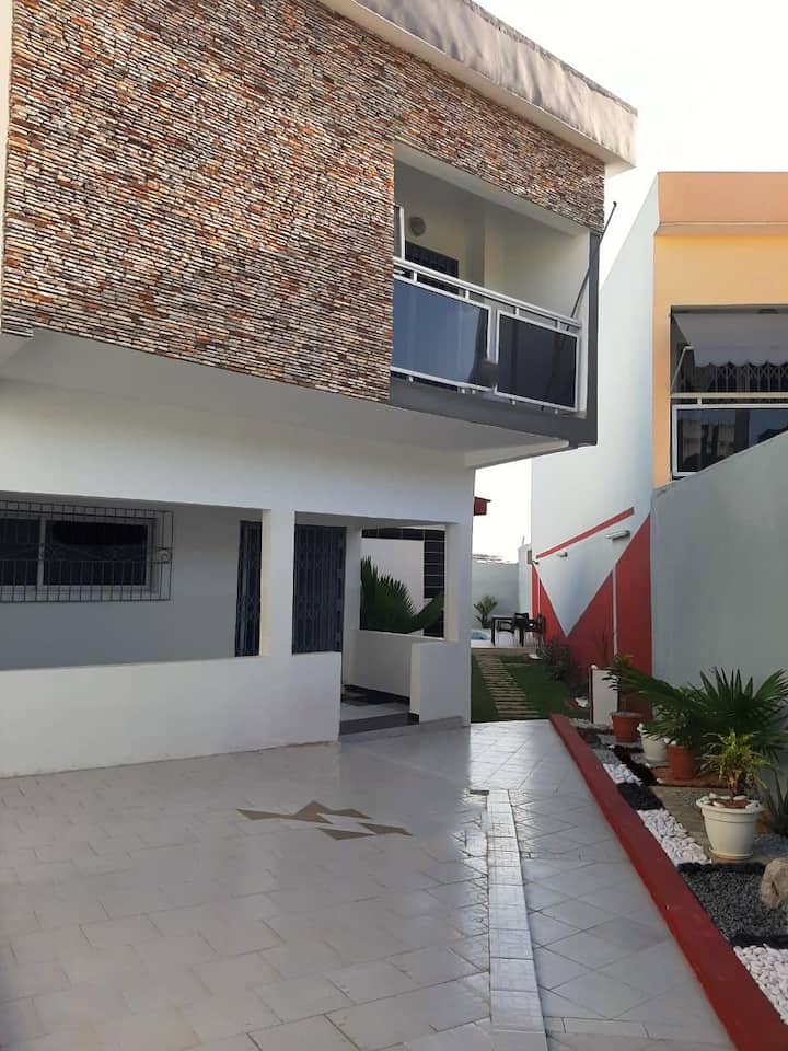 Luxueuse Villa Avec Piscine - Abidjan