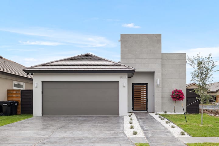 Beautiful Home Located In Private Subdivision. - Mission, TX