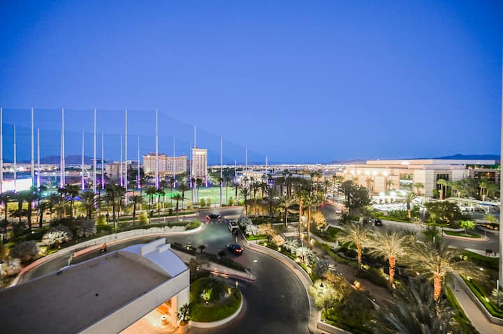 E8a1 1bd/2ba W/balcony/full Kitchen/pool/gym - Las Vegas