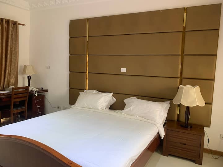 Wi-fi,tv,telephone,pool, Lagoo View - Monrovia