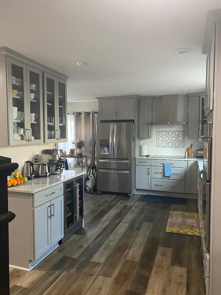 Lovely 2 Bedroom Townhouse With Parking - Charlottesville, VA