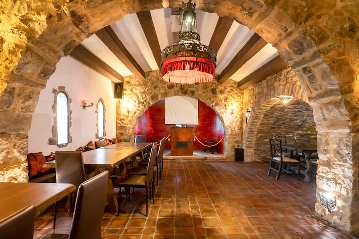 Fortaleza Medieval La Manyosa / Cuádruple Dúplex - Mura, Barcelona