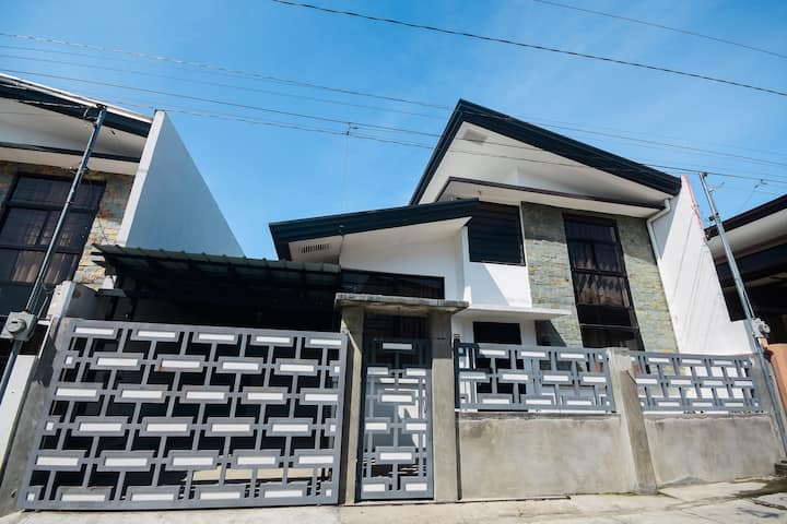 Modern, Spacious & 'Homey' 3-bedroom/2-story House - Polomolok