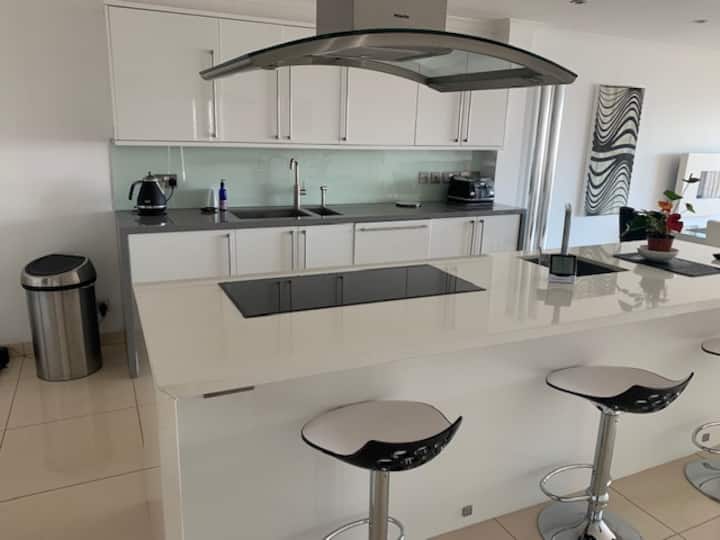 Modern Terraced House Close To Amenities. - Clevedon, UK