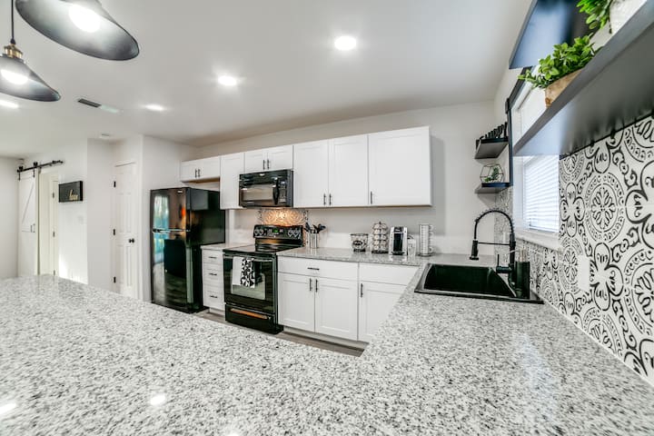 2.5 Miles To Lackland Afb For Bmt Graduation - San Antonio, TX