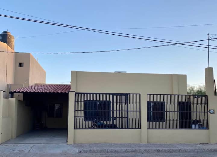 Pleasant And Comfortable Home Centrally Located - 에르모시요