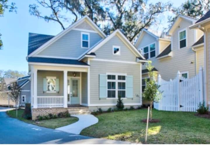 Luxury 3 Br Home - Tallahassee, FL