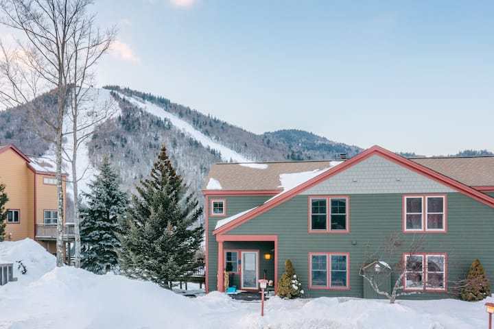 Ski-on/ski-off W Incredible View, Hot Tub & Sauna! - Vermont