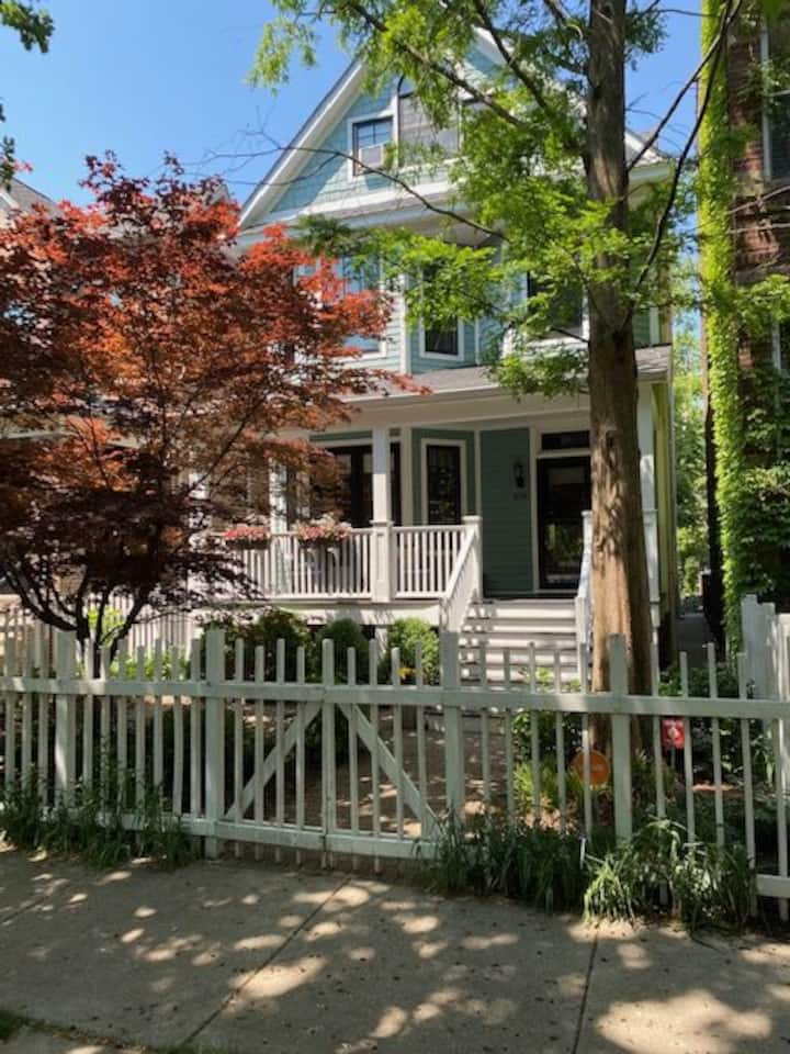 Spend Summer In Chicago!  Home Near Wrigley Field - Lincoln Park - Chicago