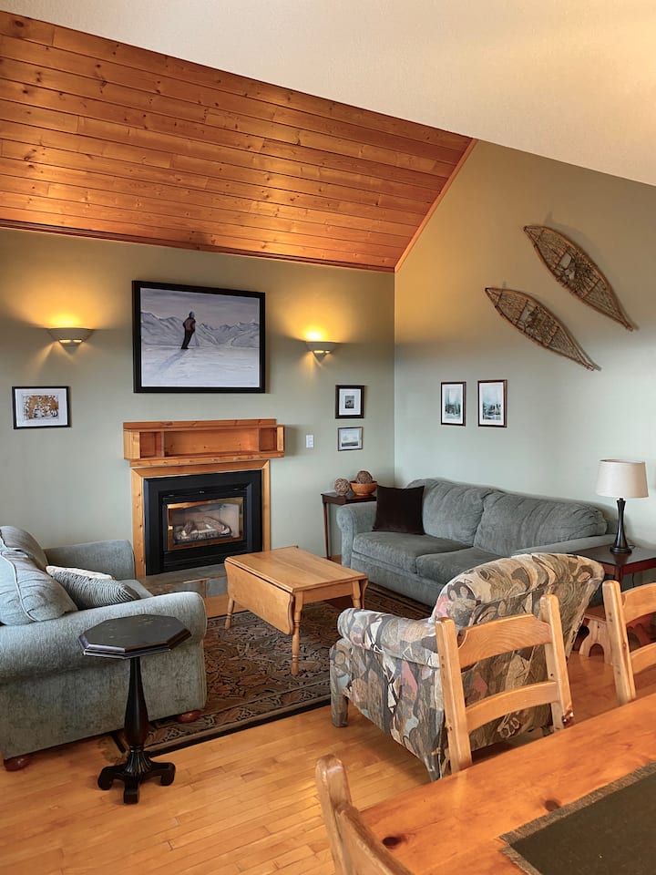 Chalet Snowdrop (Ski In/out Chalet With A View) - Big White Ski Resort, BC