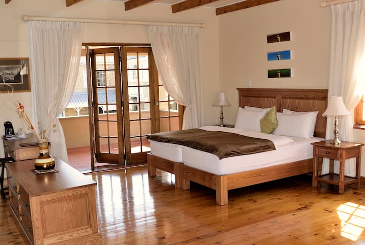 Guest House Esterer - Bedroom 1 - Oudtshoorn