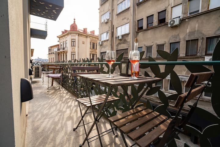 Alluring Antique Apt. | Old Town | New Building - Bukarest