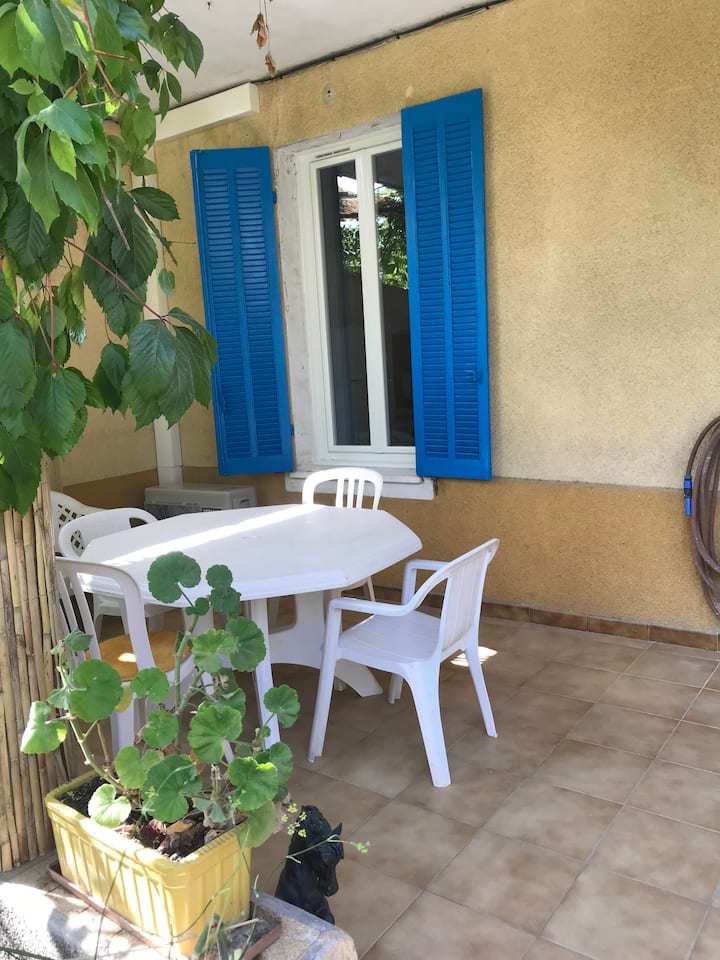 La Ciotat Deux Pièces Dans Une Maison - La Ciotat