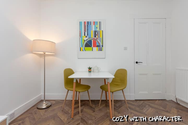 Stylish City Centre Flat, 2 Bedrooms - Aberdeen Airport (ABZ)