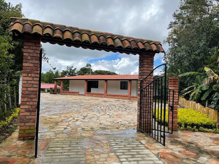 Amplia Casa Campestre En Finca Agro-eco-turistica - Aratoca