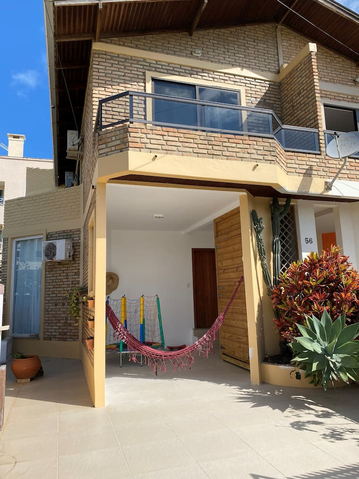 Casa De Praia Próxima Ao Mar Em Bombinhas - Bombinhas
