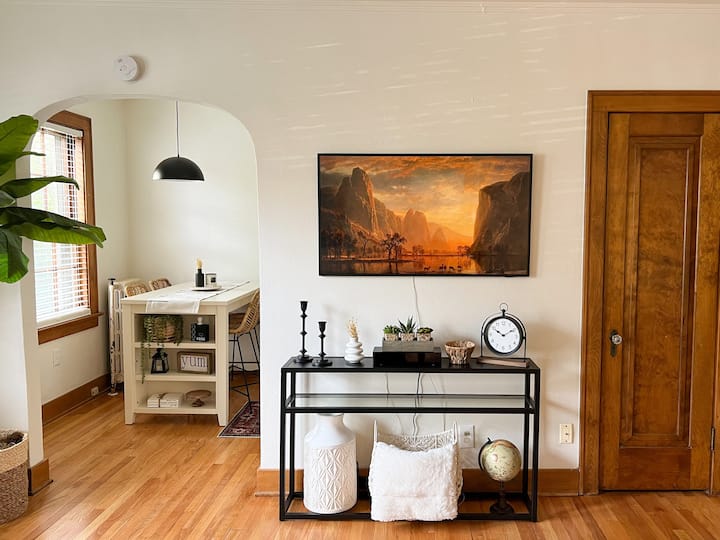 Historic Chestnut Manor | Apartment 3 - Lansing, MI