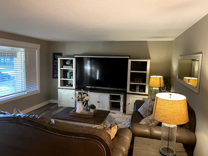 3 Beds/2 Baths, Entire Home, With Parking. - Idaho Falls, ID