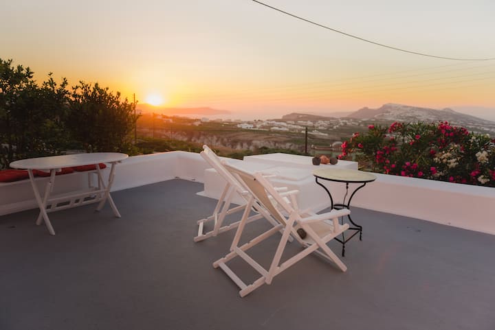 Kyveli's House With Panoramic View And Hot Tub - Santorin