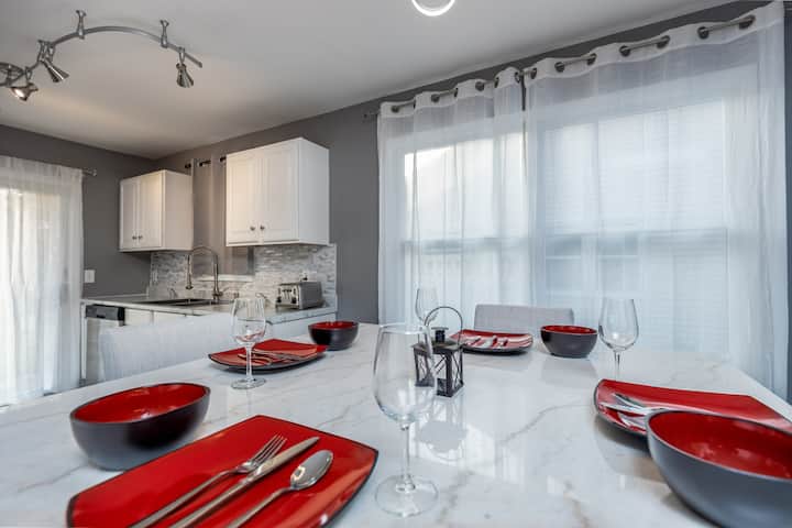 Luxury Chic Villa With Fireplace - Ottawa