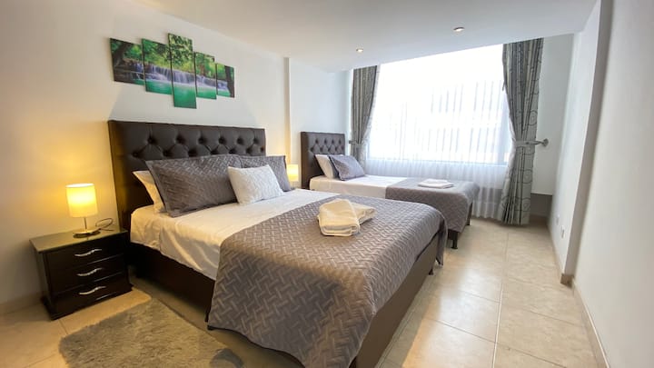 Lovely 3 Bedroom Condo. 15 Mins To Airport! - Bogota