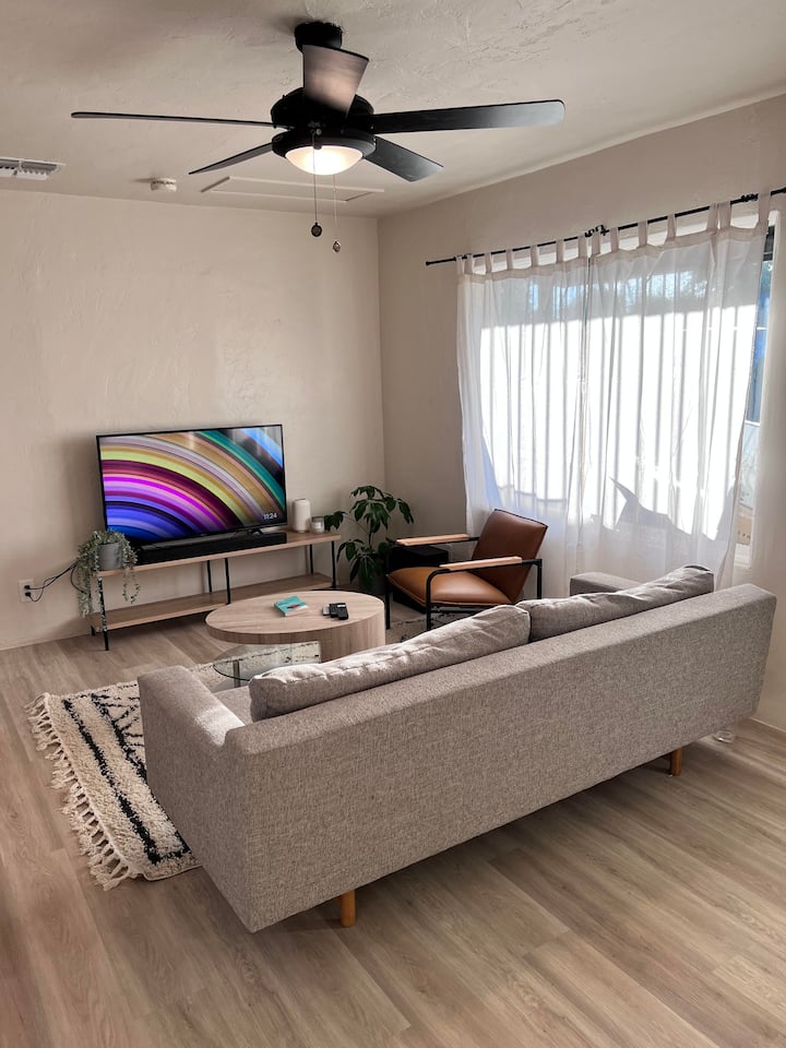 Bright, Airy 3 Bd Bungalow Minutes From Downtown - Phoenix