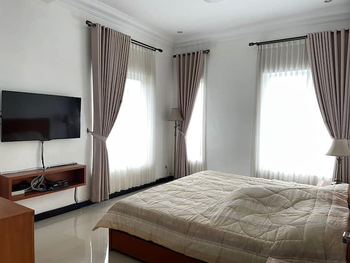 Ndalem Alpukat Villa - Karanganyar