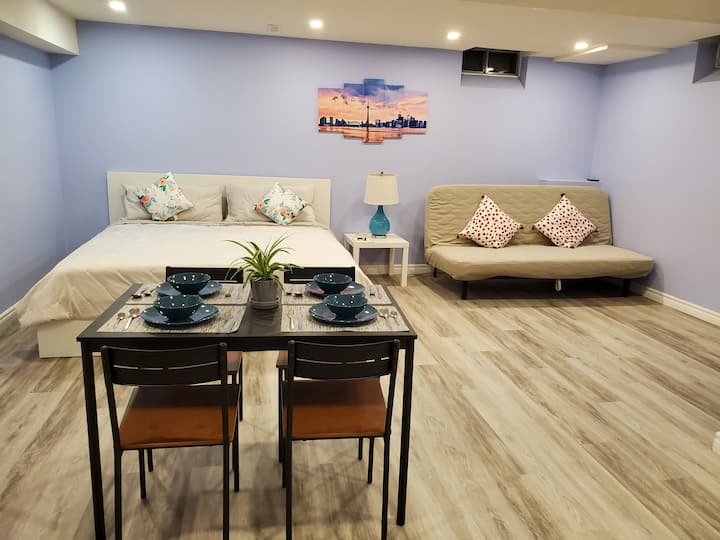 King Size Bedroom Unit In Heartland Mississauga - Brampton