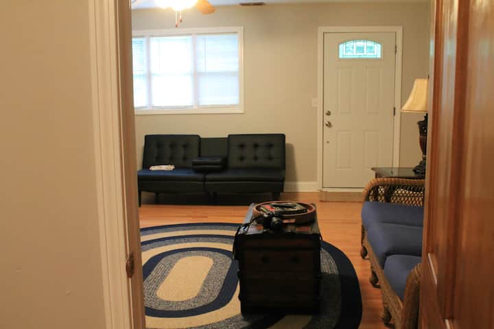 Guilford Home Self Check-in & Off Street Parking - Branford, CT