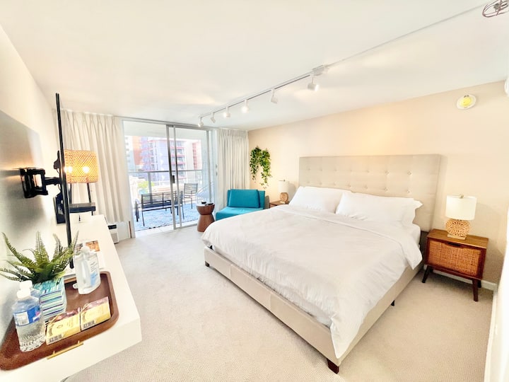 Gorgeous Central Waikiki King Studio W/pool View！ - Honolulu, HI