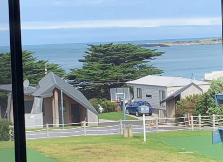 Adorable 2 Bedroom Cabin In Holiday Park - Apollo Bay
