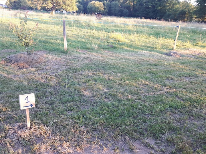 Emplacement Camping Toile De Tente Ou Vans/camion - Rochechouart