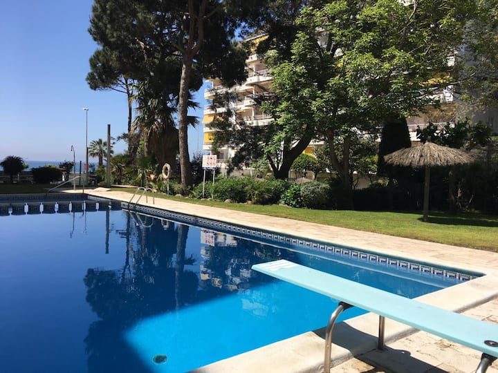 Bonito Piso En La Playa De Fenals Con 2 Terrazas. - Blanes