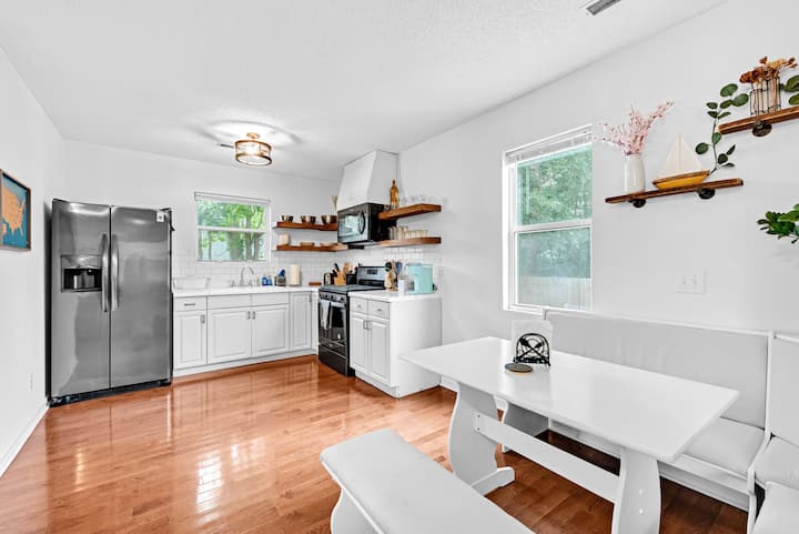 Private Backyard With Fire Pit, 15 Min To Downtown - Charles Towne Landing State Historic Site