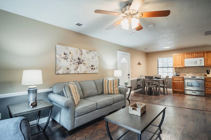 Lovely 1 Bedroom Condo With Private Hot Tub - Gatlinburg, TN