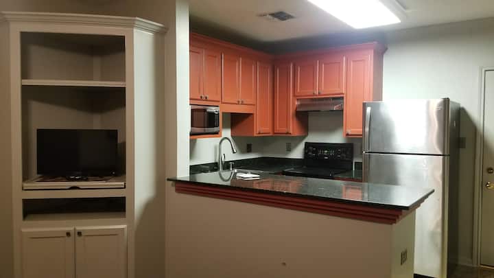 Lovely New Orleans Inspired Condo  In Lafayette. - Lafayette, LA