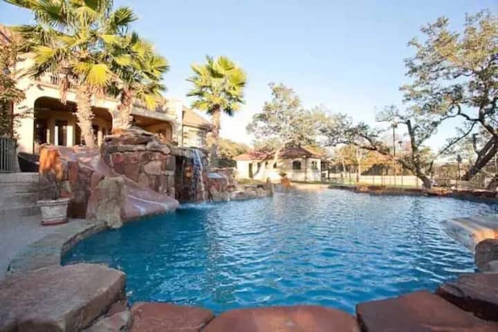 Lake House Resort Type Estate 2 Acres - Austin