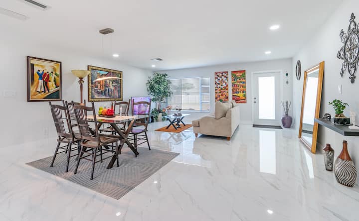 3 Bedroom Home For 8 Guests + Pool+ Fenced Yard - Coral Springs, FL