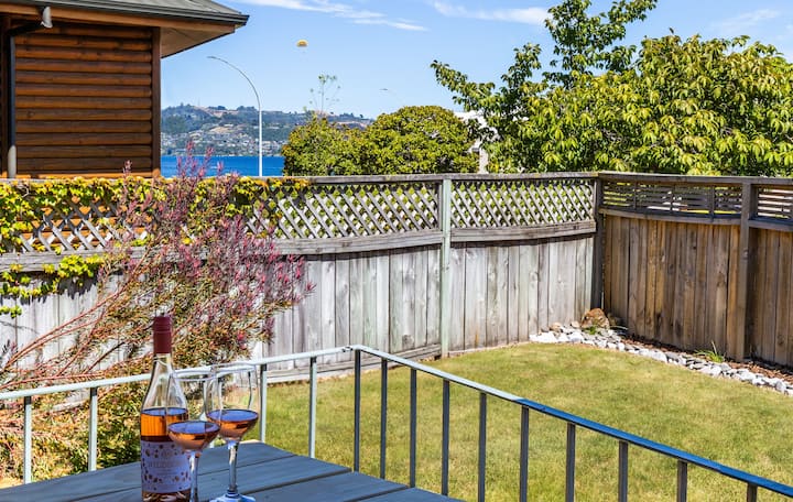 The Palm, Huia Street, Central Taupo Lakeview Stay - Lake Taupo