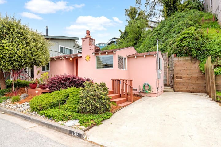 Charming Single-story Home Steps From The Beach. - Aptos, CA