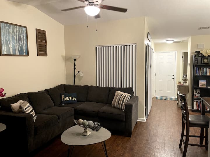 Cozy Two-bedroom With Atrium Near I-10 - Tallahassee, FL