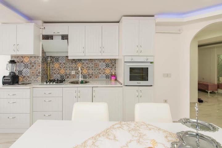 Lovely 4 Bedrooms Unit With Terrace - Fatih