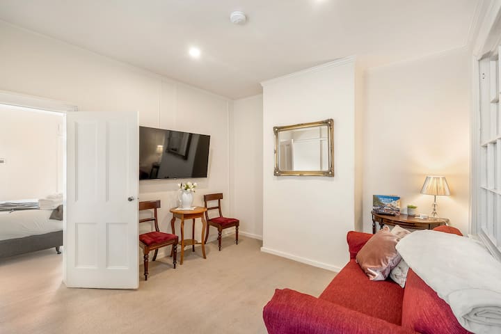 Hurst Cottage North Hobart Sleeps 6 People - Hobart