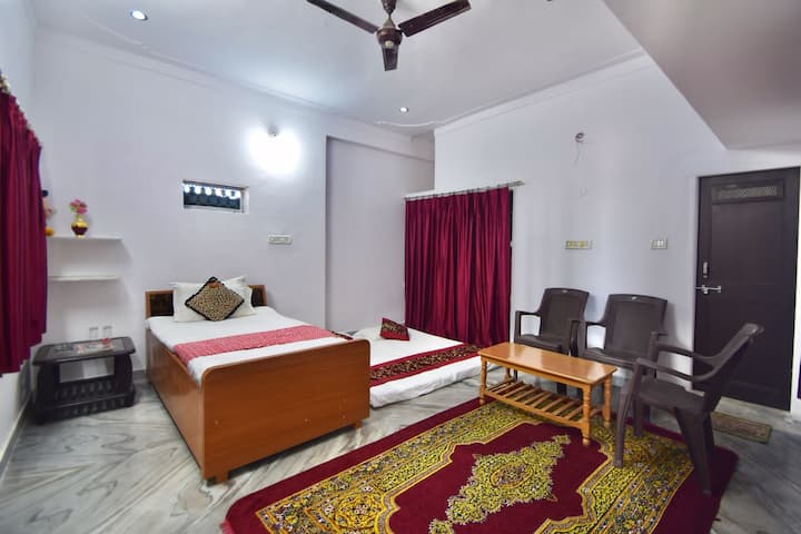 Aashiyana Comfort Homestay Luxury Room - ウダイプル