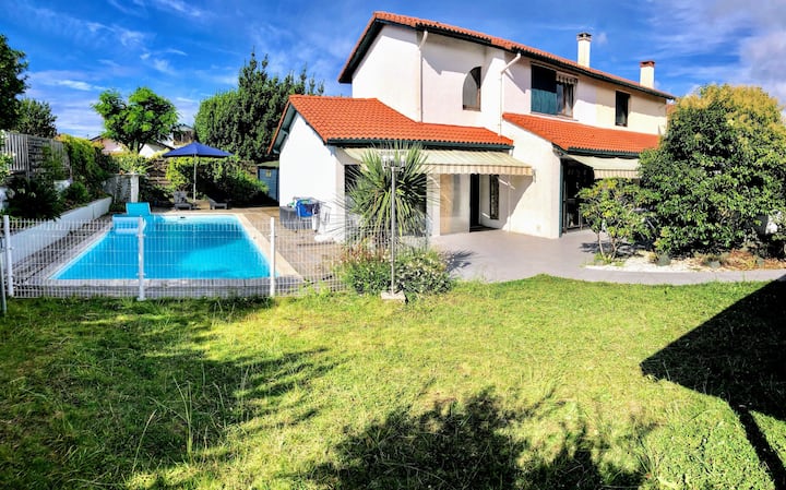 Maison Avec Grande Piscine Et Jardin - Biarritz